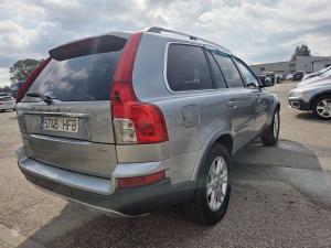 Grey Volvo XC90 2011 in Marijampole, with an engine capacity of 2.40 L and mileage of 275 thousand km for 6199 €, photo 5 on AUTOMOTO.COM.LV