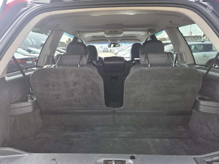Grey Volvo XC90 2011 in Marijampole, with an engine capacity of 2.40 L and mileage of 275 thousand km for 6199 €, photo 7 on AUTOMOTO.COM.LV