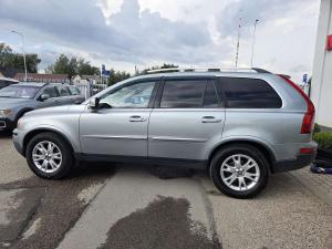 Grey Volvo XC90 2011 in Marijampole, with an engine capacity of 2.40 L and mileage of 275 thousand km for 6199 €, photo 9 on AUTOMOTO.COM.LV