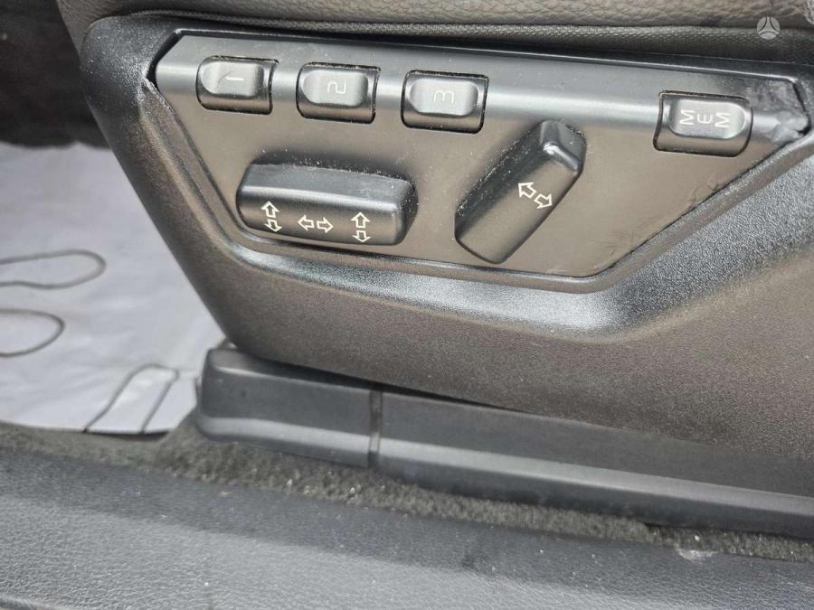 Grey Volvo XC90 2011 in Marijampole, with an engine capacity of 2.40 L and mileage of 275 thousand km for 6199 €, photo 16 on AUTOMOTO.COM.LV