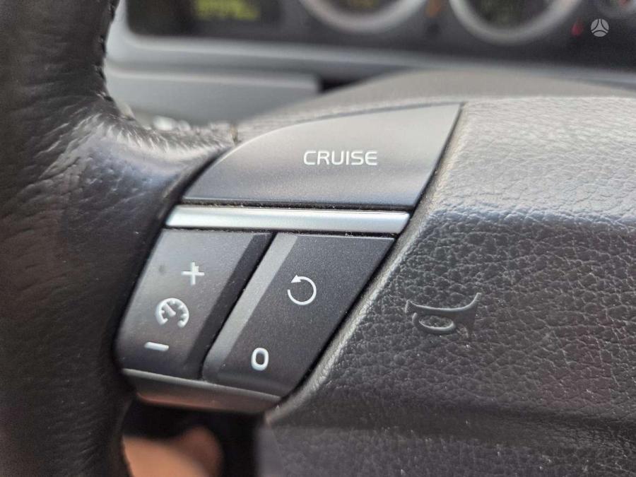 Grey Volvo XC90 2011 in Marijampole, with an engine capacity of 2.40 L and mileage of 275 thousand km for 6199 €, photo 17 on AUTOMOTO.COM.LV