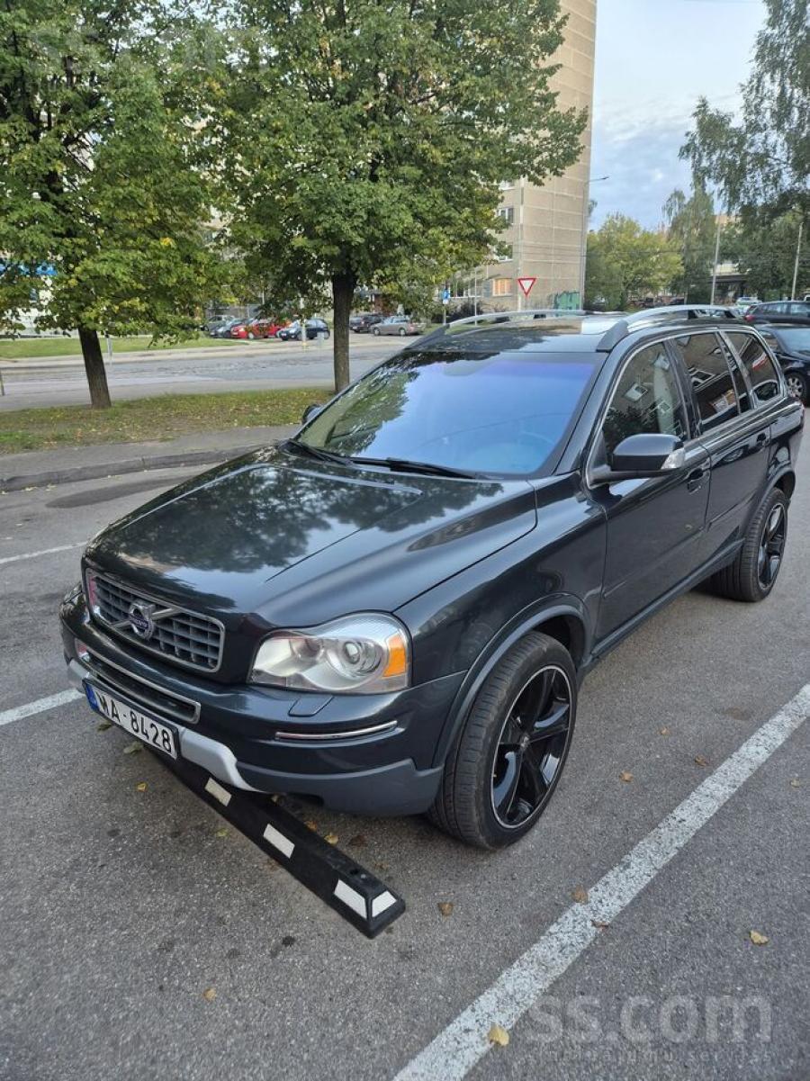 Grey Volvo XC90 2011 in Riga, with an engine capacity of 2.40 L and mileage of 385 thousand km for 8500 €, photo 1 on AUTOMOTO.COM.LV