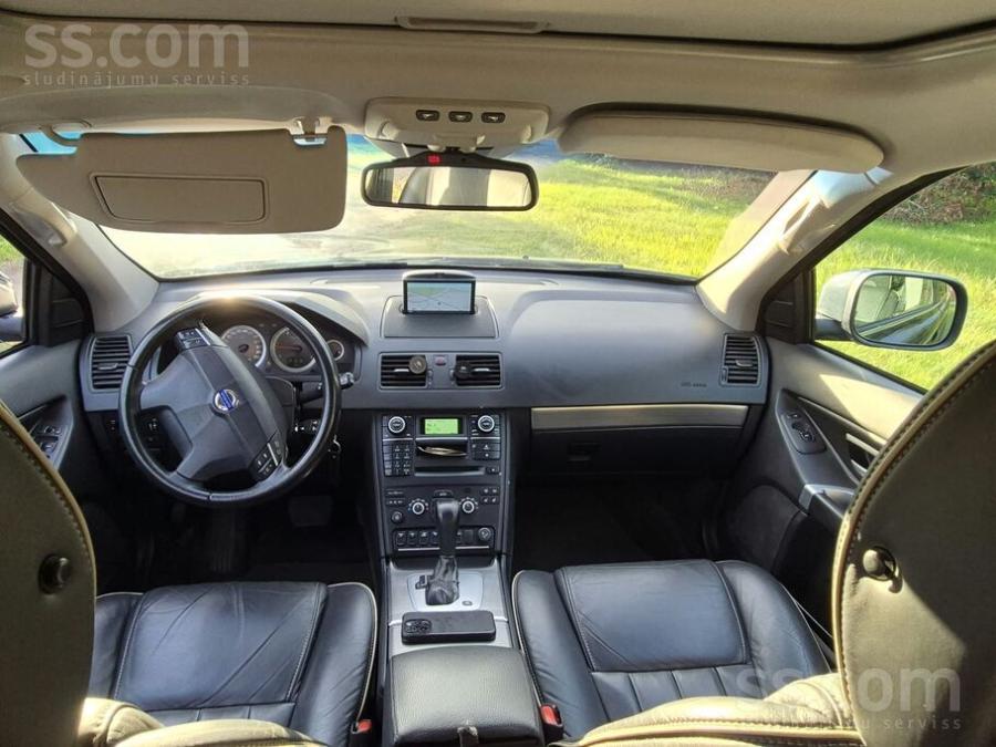 Grey Volvo XC90 2011 in Riga, with an engine capacity of 2.40 L and mileage of 385 thousand km for 8500 €, photo 5 on AUTOMOTO.COM.LV