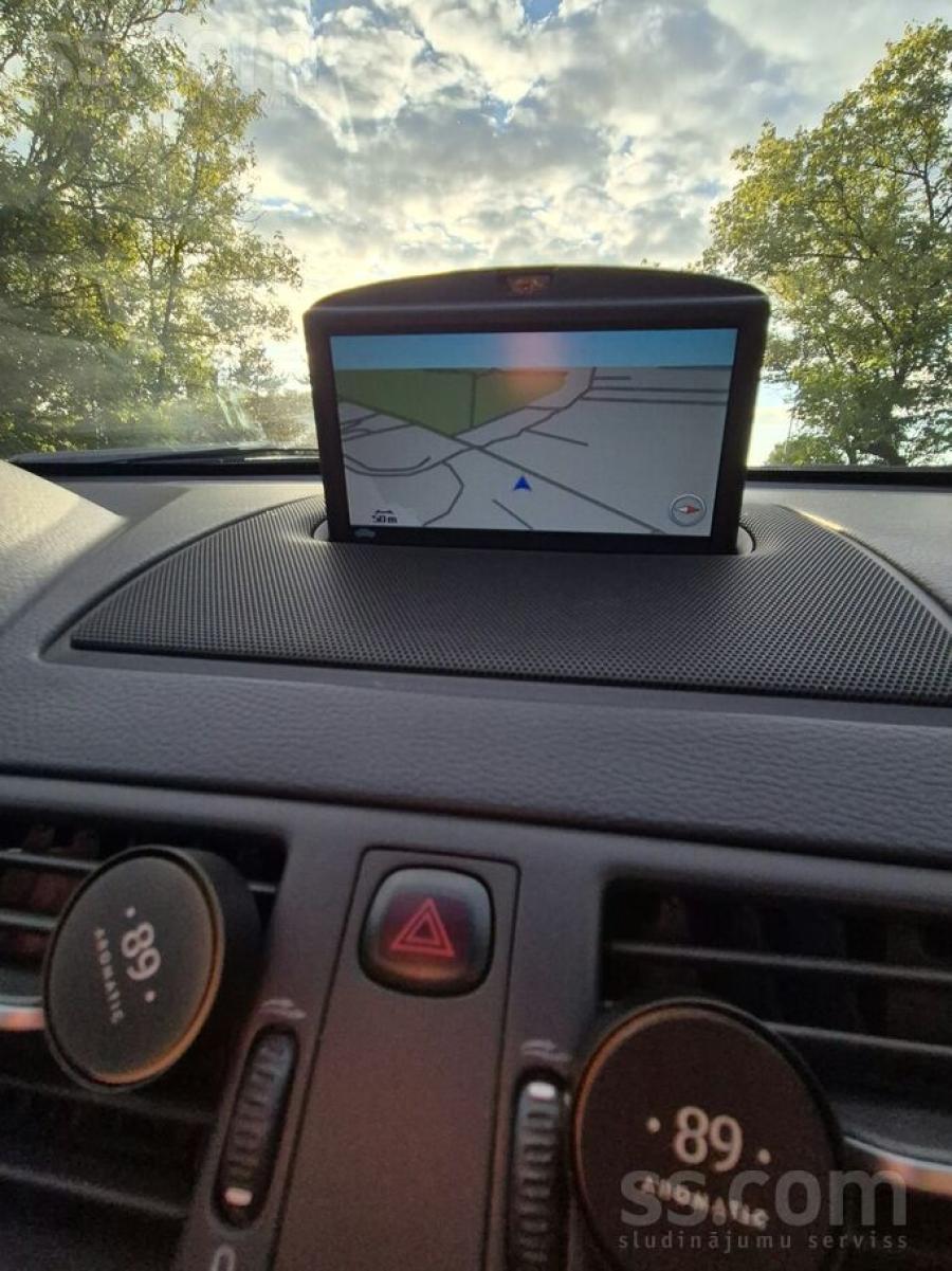 Grey Volvo XC90 2011 in Riga, with an engine capacity of 2.40 L and mileage of 385 thousand km for 8500 €, photo 8 on AUTOMOTO.COM.LV
