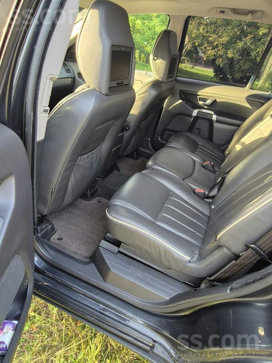 Grey Volvo XC90 2011 in Riga, with an engine capacity of 2.40 L and mileage of 385 thousand km for 8500 €, photo 10 on AUTOMOTO.COM.LV