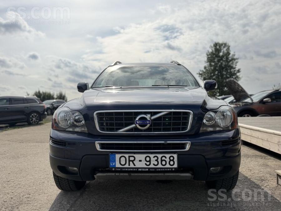 Grey Volvo XC90 2011 in Riga, with an engine capacity of 2.40 L and mileage of 274 thousand km for 9700 €, photo 3 on AUTOMOTO.COM.LV