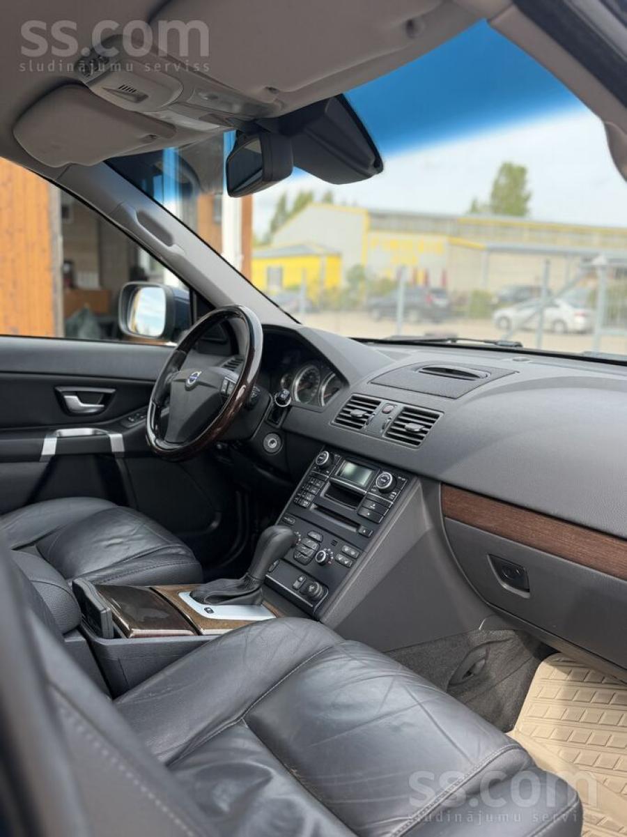 Grey Volvo XC90 2011 in Riga, with an engine capacity of 2.40 L and mileage of 274 thousand km for 9700 €, photo 12 on AUTOMOTO.COM.LV