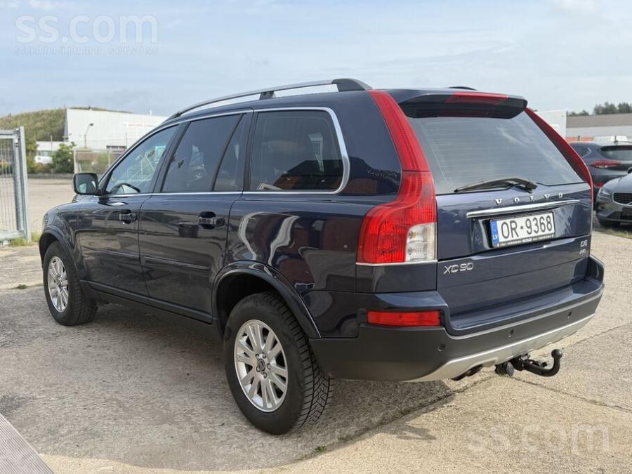 Grey Volvo XC90 2011 in Riga, with an engine capacity of 2.40 L and mileage of 274 thousand km for 9700 €, photo 17 on AUTOMOTO.COM.LV