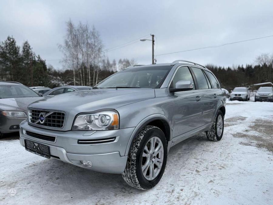 Grey Volvo XC90 2012 in Ukmerge, with an engine capacity of 2.40 L and mileage of 312 thousand km for 9799 €, photo 1 on AUTOMOTO.COM.LV