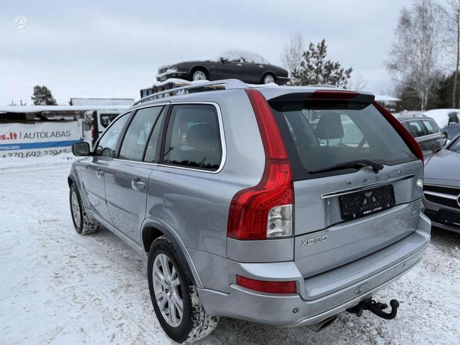 Grey Volvo XC90 2012 in Ukmerge, with an engine capacity of 2.40 L and mileage of 312 thousand km for 9799 €, photo 3 on AUTOMOTO.COM.LV