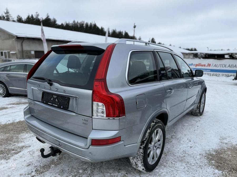 Grey Volvo XC90 2012 in Ukmerge, with an engine capacity of 2.40 L and mileage of 312 thousand km for 9799 €, photo 4 on AUTOMOTO.COM.LV