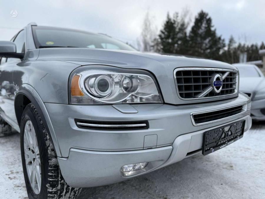 Grey Volvo XC90 2012 in Ukmerge, with an engine capacity of 2.40 L and mileage of 312 thousand km for 9799 €, photo 5 on AUTOMOTO.COM.LV