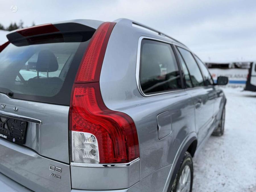Grey Volvo XC90 2012 in Ukmerge, with an engine capacity of 2.40 L and mileage of 312 thousand km for 9799 €, photo 6 on AUTOMOTO.COM.LV