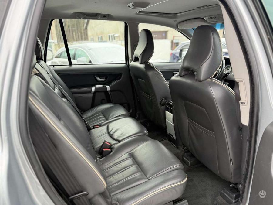 Grey Volvo XC90 2012 in Ukmerge, with an engine capacity of 2.40 L and mileage of 312 thousand km for 9799 €, photo 10 on AUTOMOTO.COM.LV