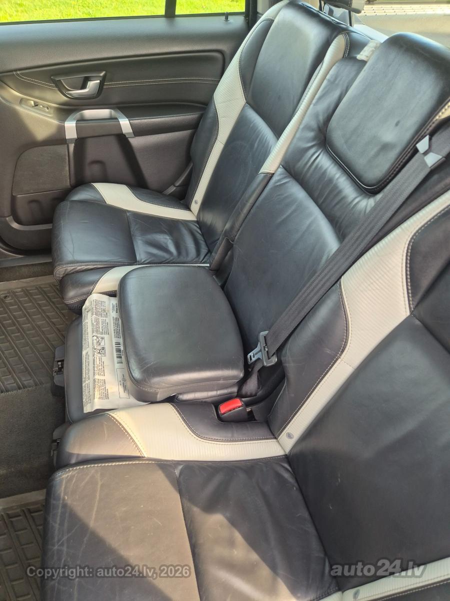 Pelēks Volvo XC90 2012 Valga, ar dzinēja tilpumu 2.40 L un nobraukumu 250 tūkst. km par 11100 €, foto 9 vietnē AUTOMOTO.COM.LV