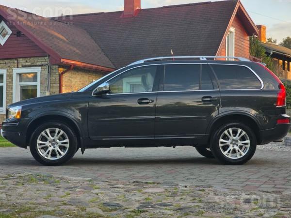 Grey Volvo XC90 2012 in Riga, with an engine capacity of 2.40 L and mileage of 303 thousand km for 11950 €, photo 2 on AUTOMOTO.COM.LV