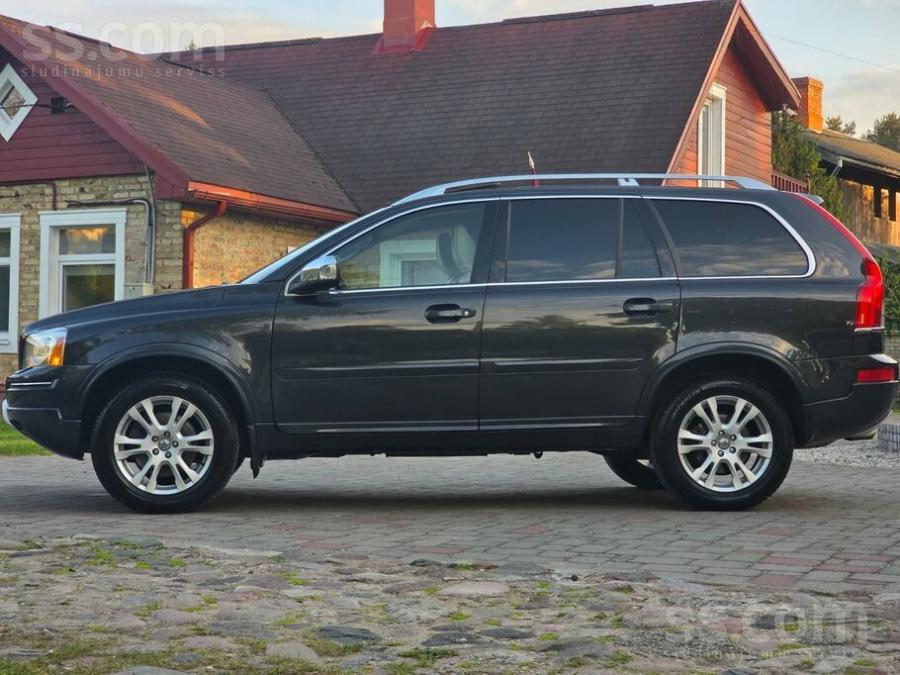 Grey Volvo XC90 2012 in Riga, with an engine capacity of 2.40 L and mileage of 303 thousand km for 11950 €, photo 3 on AUTOMOTO.COM.LV