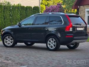 Grey Volvo XC90 2012 in Riga, with an engine capacity of 2.40 L and mileage of 303 thousand km for 11950 €, photo 4 on AUTOMOTO.COM.LV