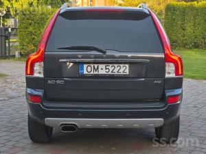 Grey Volvo XC90 2012 in Riga, with an engine capacity of 2.40 L and mileage of 303 thousand km for 11950 €, photo 5 on AUTOMOTO.COM.LV