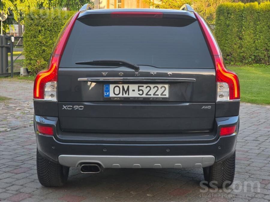 Grey Volvo XC90 2012 in Riga, with an engine capacity of 2.40 L and mileage of 303 thousand km for 11950 €, photo 5 on AUTOMOTO.COM.LV