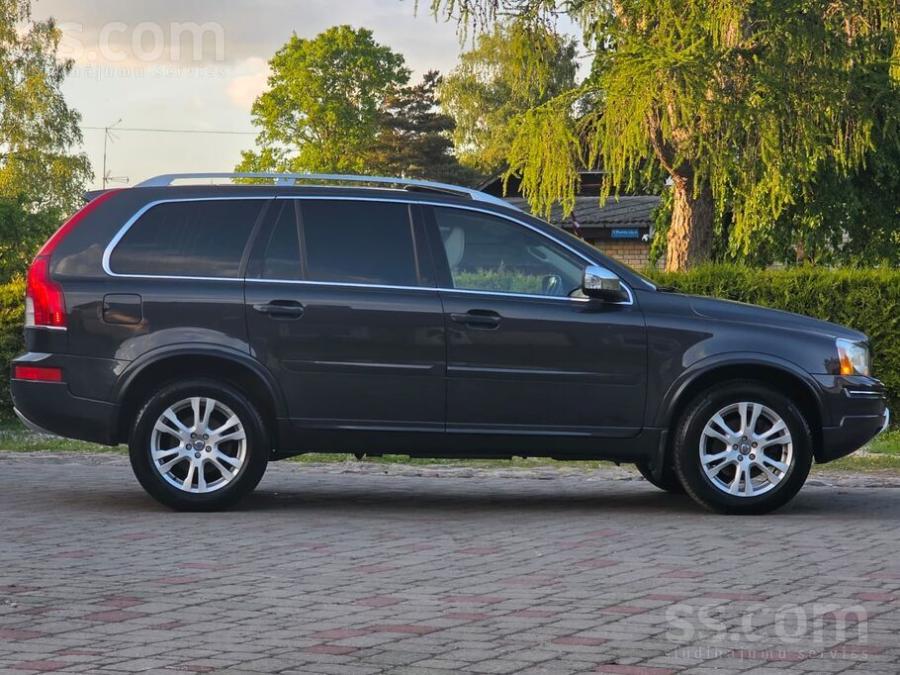 Grey Volvo XC90 2012 in Riga, with an engine capacity of 2.40 L and mileage of 303 thousand km for 11950 €, photo 7 on AUTOMOTO.COM.LV