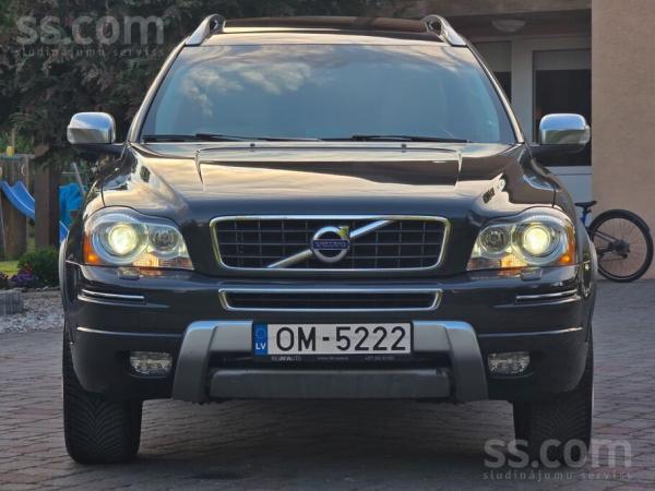 Grey Volvo XC90 2012 in Riga, with an engine capacity of 2.40 L and mileage of 303 thousand km for 11950 €, photo 8 on AUTOMOTO.COM.LV