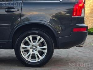 Grey Volvo XC90 2012 in Riga, with an engine capacity of 2.40 L and mileage of 303 thousand km for 11950 €, photo 11 on AUTOMOTO.COM.LV