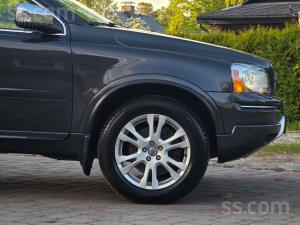 Grey Volvo XC90 2012 in Riga, with an engine capacity of 2.40 L and mileage of 303 thousand km for 11950 €, photo 13 on AUTOMOTO.COM.LV