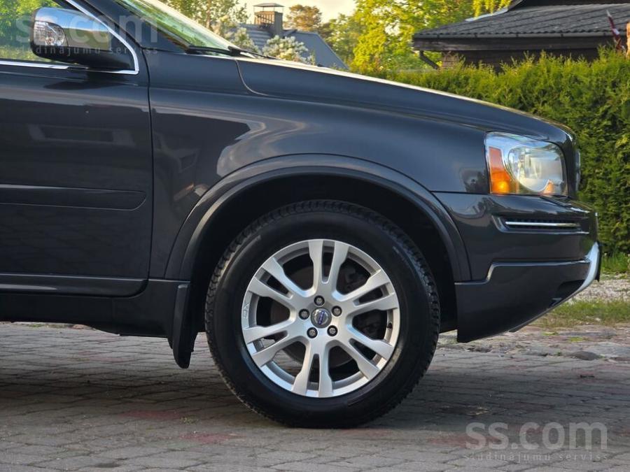 Grey Volvo XC90 2012 in Riga, with an engine capacity of 2.40 L and mileage of 303 thousand km for 11950 €, photo 13 on AUTOMOTO.COM.LV