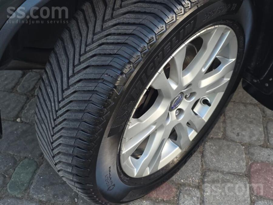 Grey Volvo XC90 2012 in Riga, with an engine capacity of 2.40 L and mileage of 303 thousand km for 11950 €, photo 14 on AUTOMOTO.COM.LV