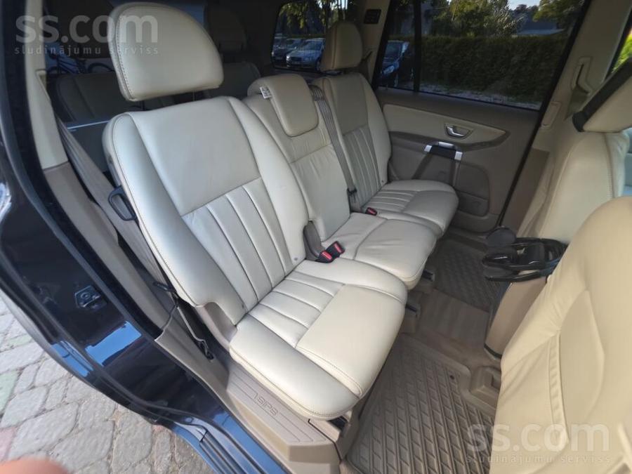 Grey Volvo XC90 2012 in Riga, with an engine capacity of 2.40 L and mileage of 303 thousand km for 11950 €, photo 18 on AUTOMOTO.COM.LV