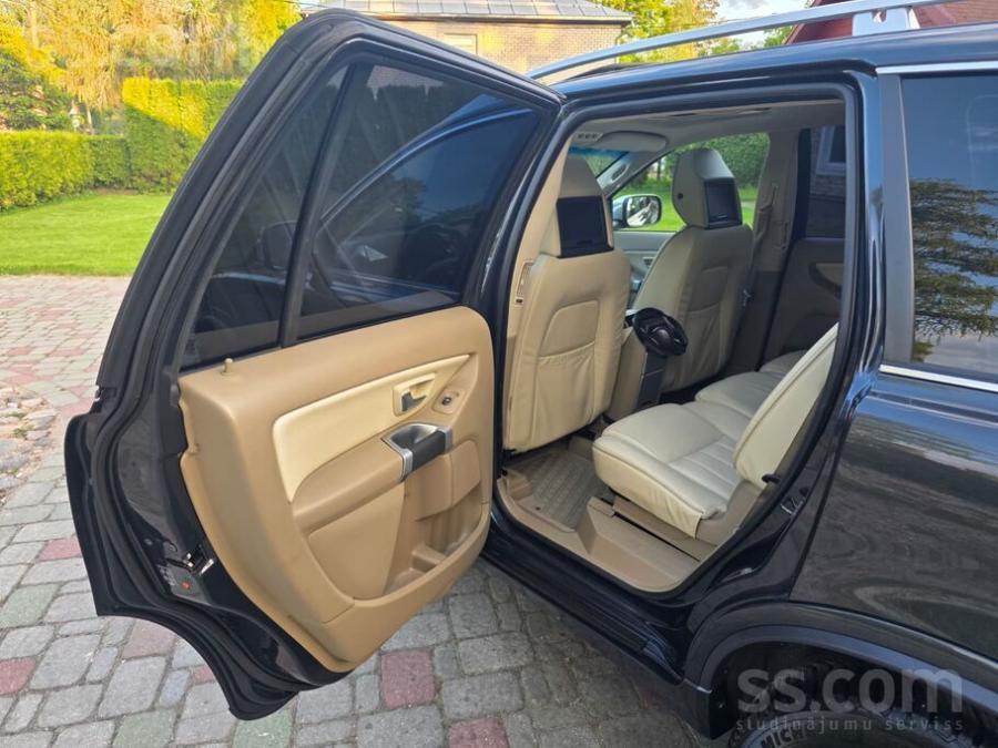 Grey Volvo XC90 2012 in Riga, with an engine capacity of 2.40 L and mileage of 303 thousand km for 11950 €, photo 22 on AUTOMOTO.COM.LV
