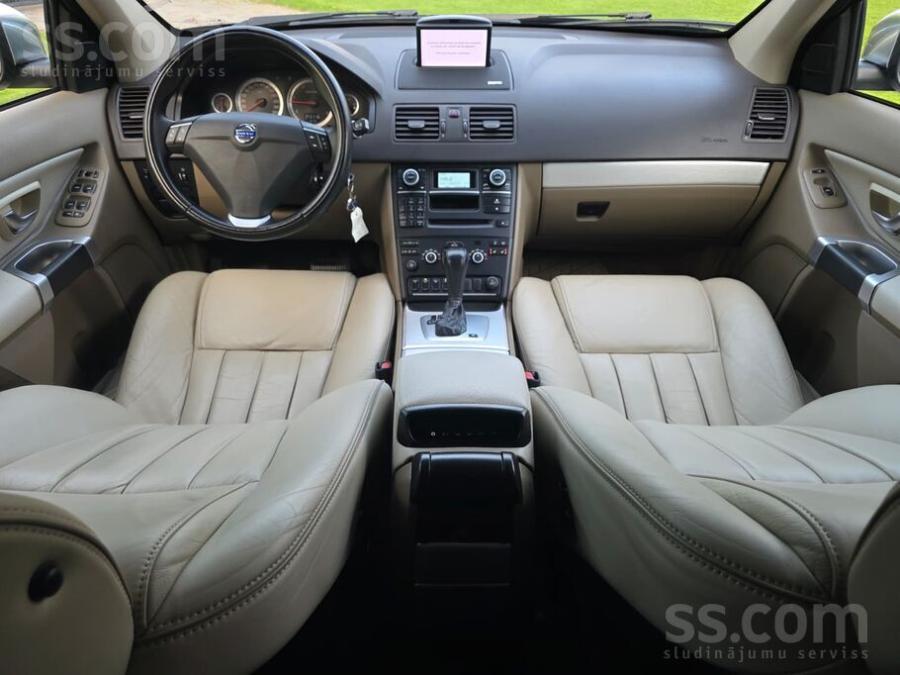 Grey Volvo XC90 2012 in Riga, with an engine capacity of 2.40 L and mileage of 303 thousand km for 11950 €, photo 26 on AUTOMOTO.COM.LV