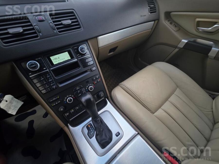 Grey Volvo XC90 2012 in Riga, with an engine capacity of 2.40 L and mileage of 303 thousand km for 11950 €, photo 30 on AUTOMOTO.COM.LV