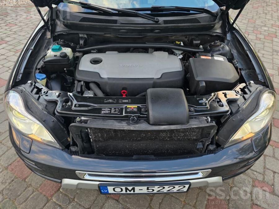 Grey Volvo XC90 2012 in Riga, with an engine capacity of 2.40 L and mileage of 303 thousand km for 11950 €, photo 34 on AUTOMOTO.COM.LV