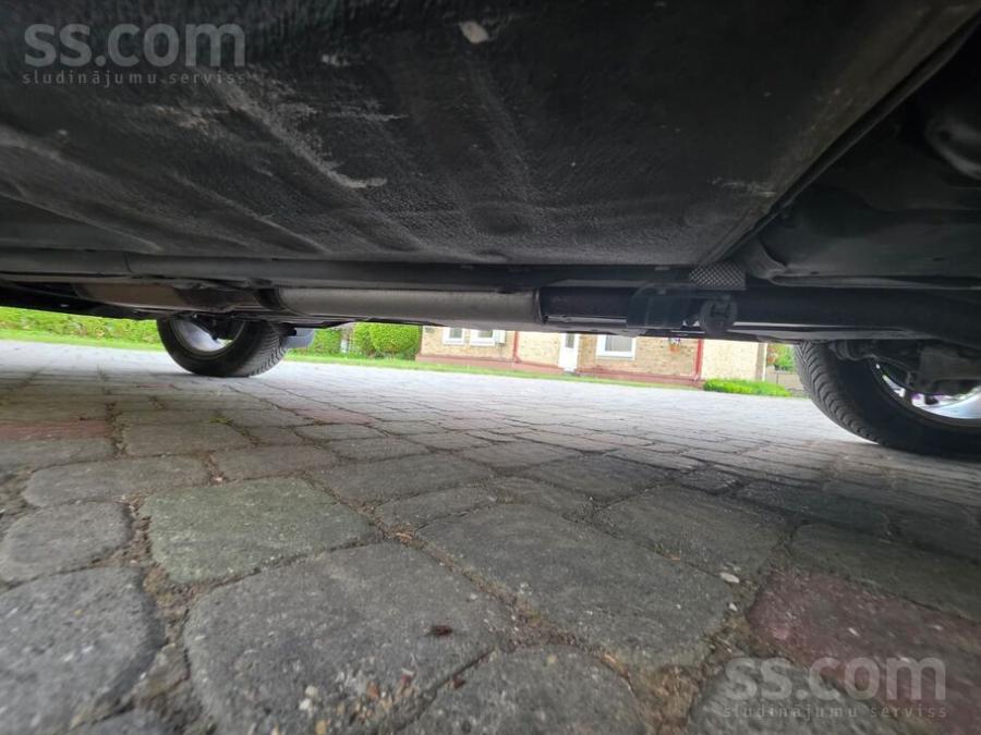 Grey Volvo XC90 2012 in Riga, with an engine capacity of 2.40 L and mileage of 303 thousand km for 11950 €, photo 35 on AUTOMOTO.COM.LV