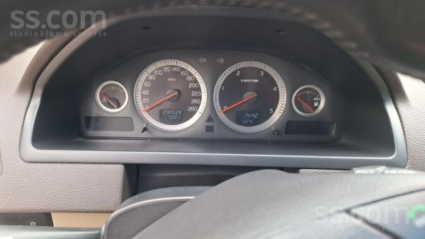 Grey Volvo XC90 2012 in Liepaja, with an engine capacity of 2.40 L and mileage of 209 thousand km for 11559 €, photo 5 on AUTOMOTO.COM.LV