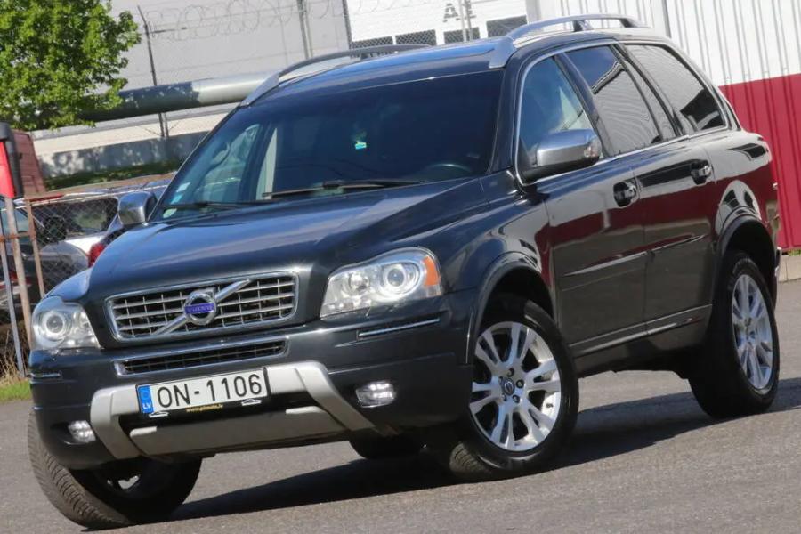 Grey Volvo XC90 2012 in Riga, with an engine capacity of 2.40 L and mileage of 272 thousand km for 10990 €, photo 1 on AUTOMOTO.COM.LV