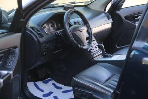 Grey Volvo XC90 2012 in Riga, with an engine capacity of 2.40 L and mileage of 272 thousand km for 10990 €, photo 6 on AUTOMOTO.COM.LV