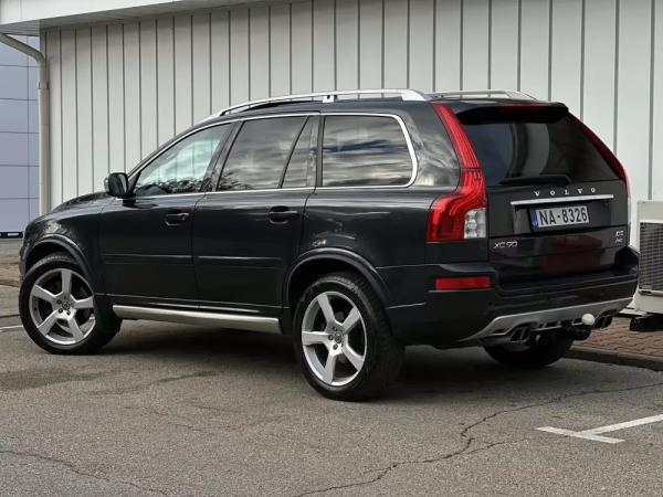 Grey Volvo XC90 2012 in Riga, with an engine capacity of 2.40 L and mileage of 213 thousand km for 11500 €, photo 2 on AUTOMOTO.COM.LV