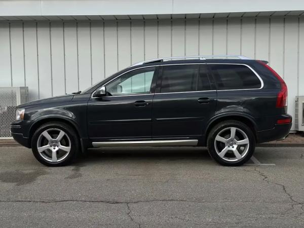 Grey Volvo XC90 2012 in Riga, with an engine capacity of 2.40 L and mileage of 213 thousand km for 11500 €, photo 6 on AUTOMOTO.COM.LV