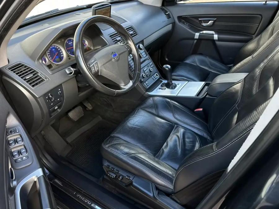 Pelēks Volvo XC90 2012 Rīga, ar dzinēja tilpumu 2.40 L un nobraukumu 213 tūkst. km par 11500 €, foto 12 vietnē AUTOMOTO.COM.LV
