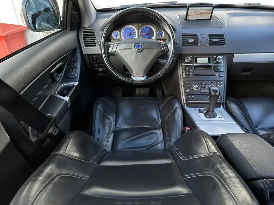 Pelēks Volvo XC90 2012 Rīga, ar dzinēja tilpumu 2.40 L un nobraukumu 213 tūkst. km par 11500 €, foto 14 vietnē AUTOMOTO.COM.LV
