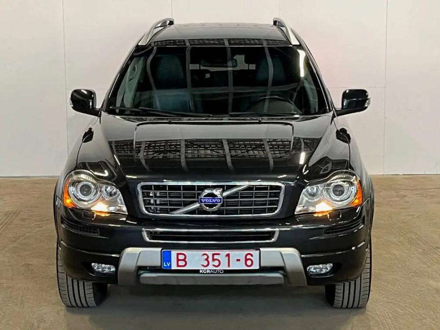 Grey Volvo XC90 2012 in Jurmala, with an engine capacity of 2.40 L and mileage of 319 thousand km for 12450 €, photo 4 on AUTOMOTO.COM.LV