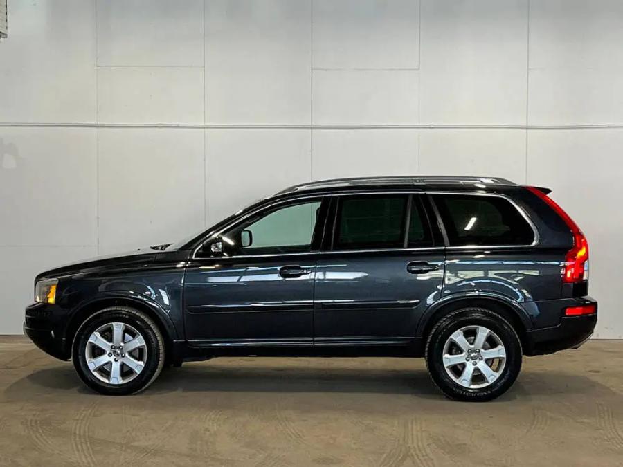 Grey Volvo XC90 2012 in Jurmala, with an engine capacity of 2.40 L and mileage of 319 thousand km for 12450 €, photo 5 on AUTOMOTO.COM.LV