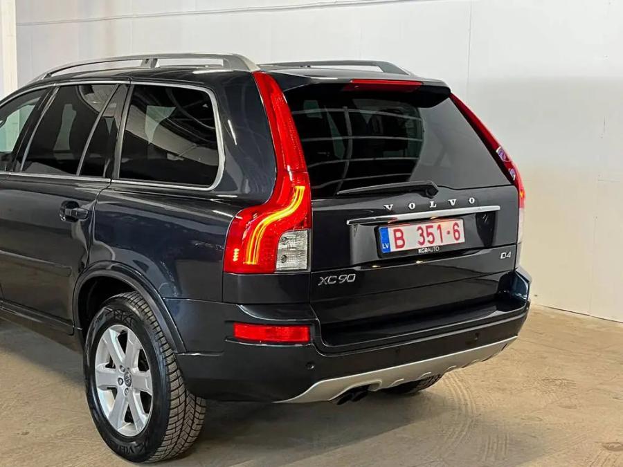 Grey Volvo XC90 2012 in Jurmala, with an engine capacity of 2.40 L and mileage of 319 thousand km for 12450 €, photo 7 on AUTOMOTO.COM.LV