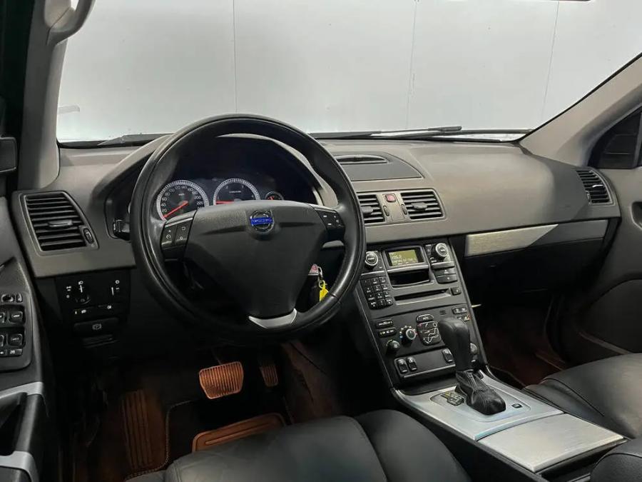 Grey Volvo XC90 2012 in Jurmala, with an engine capacity of 2.40 L and mileage of 319 thousand km for 12450 €, photo 15 on AUTOMOTO.COM.LV