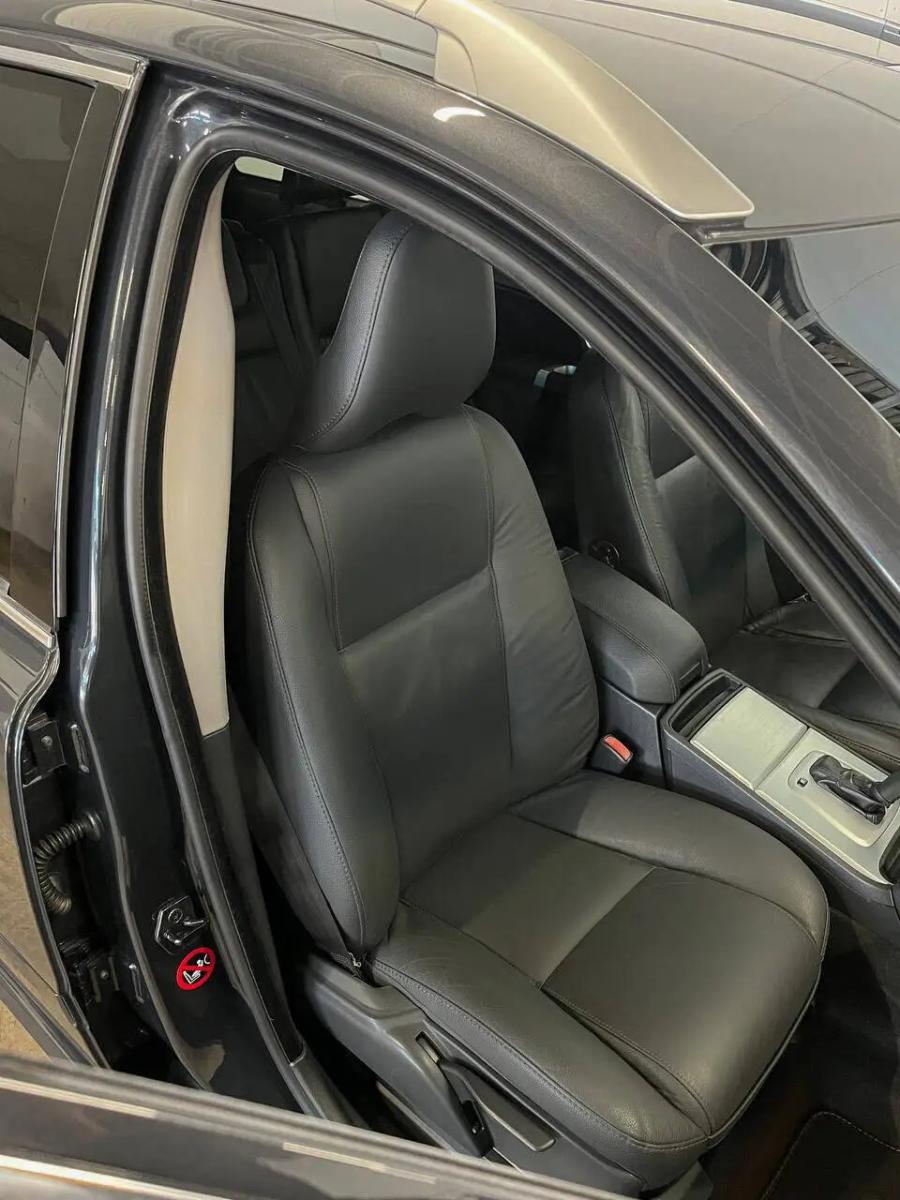 Grey Volvo XC90 2012 in Jurmala, with an engine capacity of 2.40 L and mileage of 319 thousand km for 12450 €, photo 19 on AUTOMOTO.COM.LV
