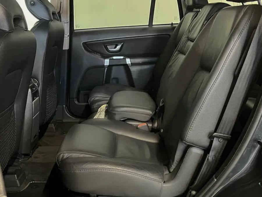 Grey Volvo XC90 2012 in Jurmala, with an engine capacity of 2.40 L and mileage of 319 thousand km for 12450 €, photo 21 on AUTOMOTO.COM.LV