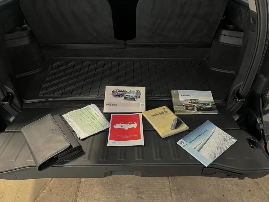 Grey Volvo XC90 2012 in Jurmala, with an engine capacity of 2.40 L and mileage of 319 thousand km for 12450 €, photo 32 on AUTOMOTO.COM.LV